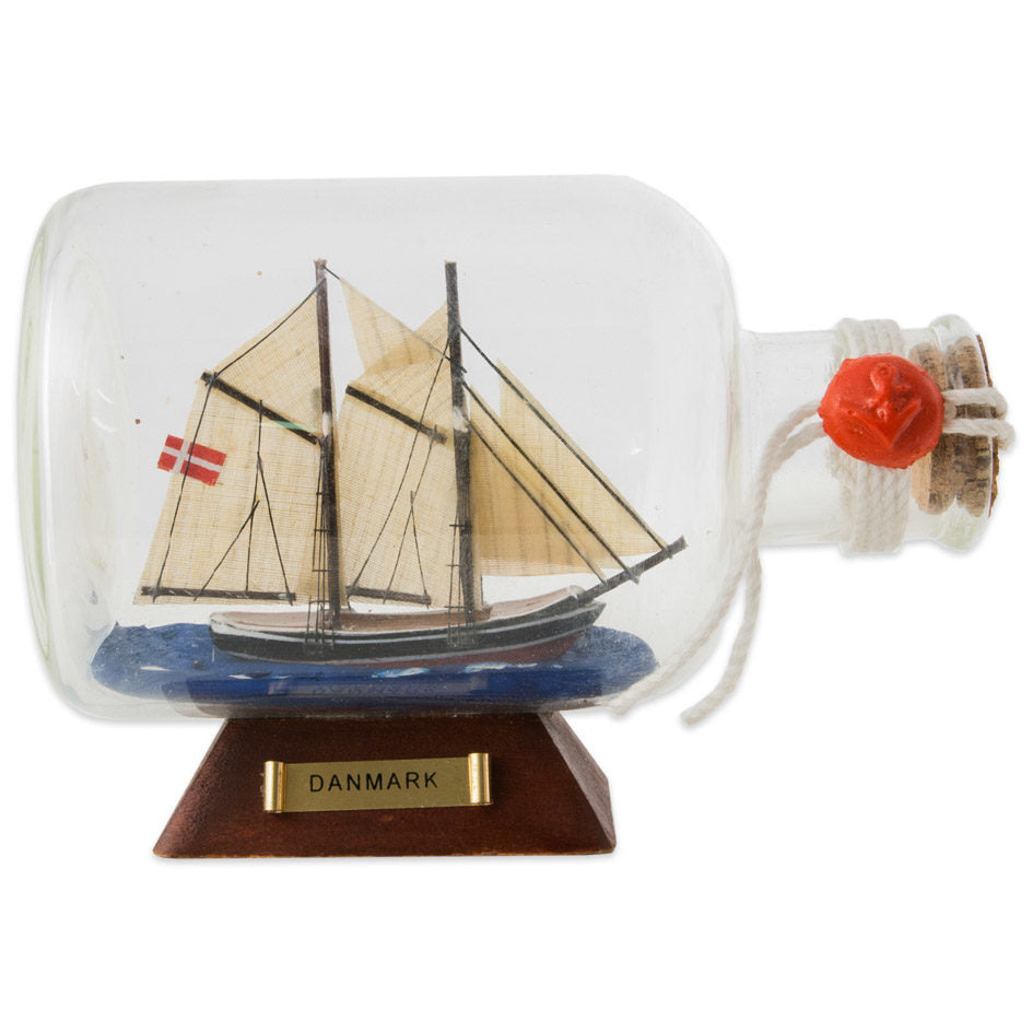 Flaskeskib med Dk flag – Lorange